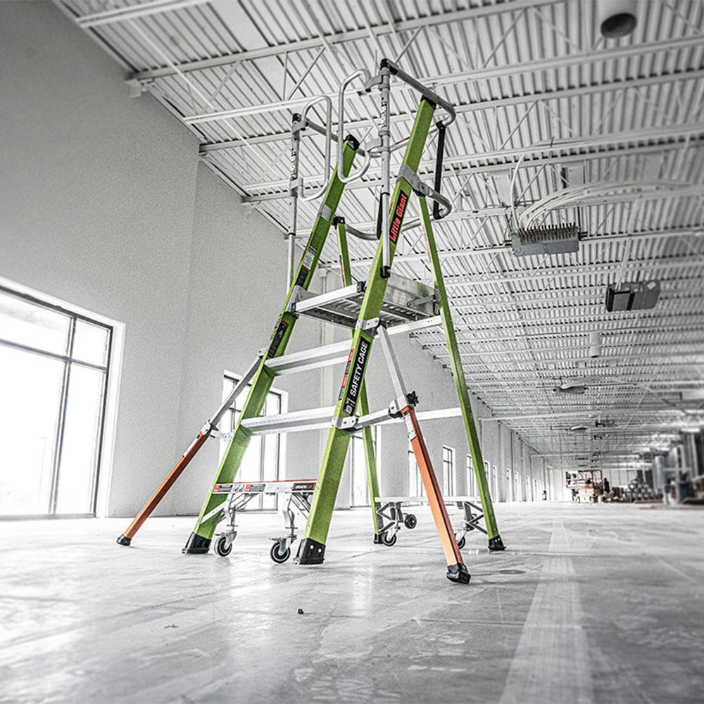 Little Giant Ladder Systems 19704-146 1.19m 170kg Fibreglass Enclosed ...