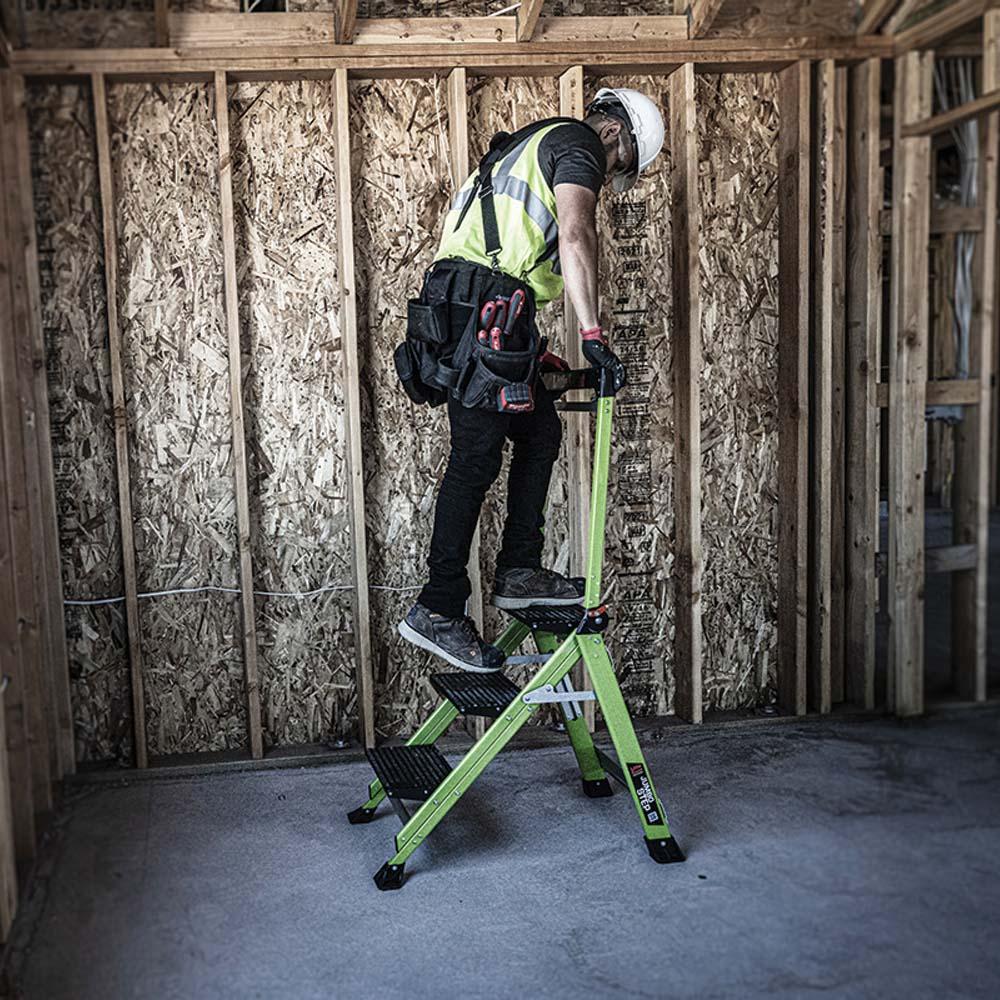 Little Giant Ladder Systems 11933 660mm 150kg Fibreglass 3-Step Ladder ...