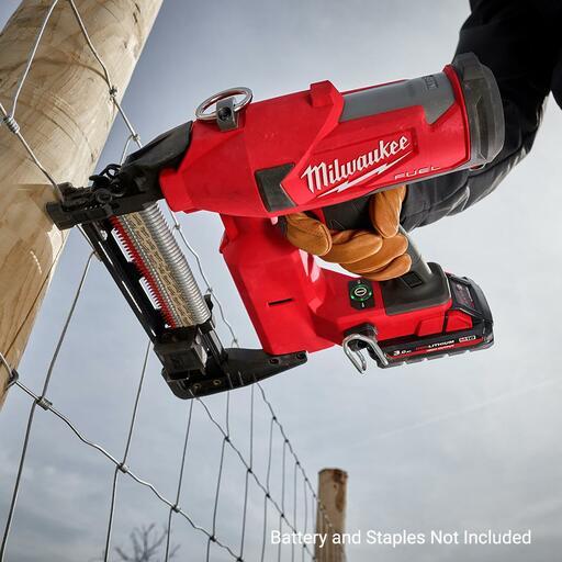Milwaukee M18FFUS0C 18V Li-ion Cordless Brushless Fuel Fencing Stapler ...