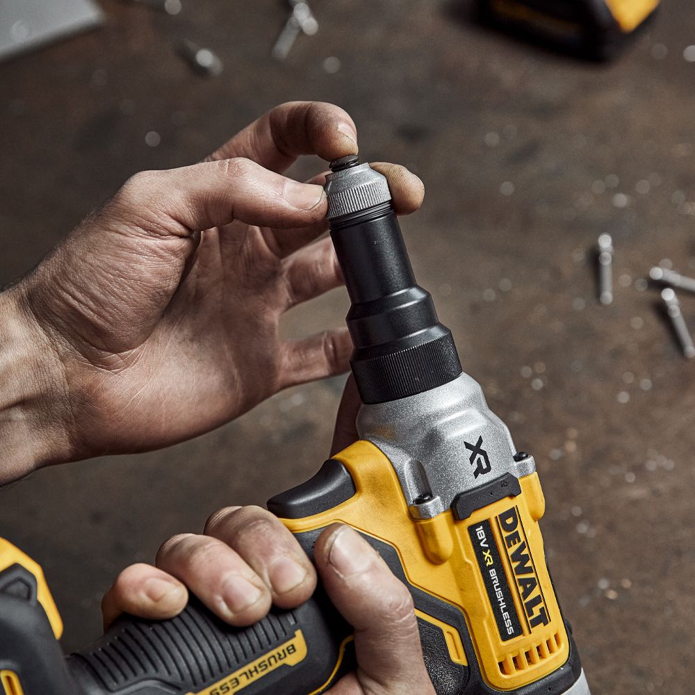 DeWalt DCF414NT-XJ 18V XR Li-ion Cordless Brushless 6.4mm Riveter ...