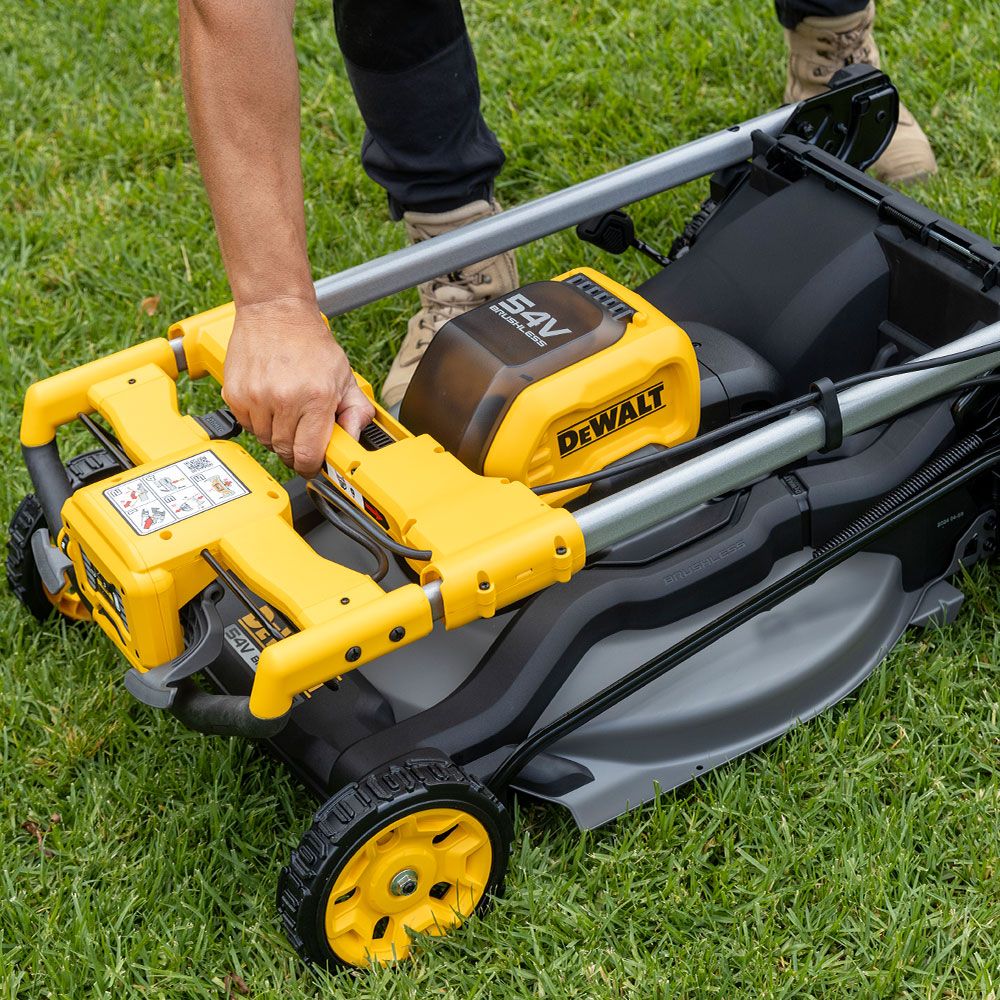 DeWalt DCMWSP550Z1-XE 54V XR Brushless Self-Propelled Mower Combo Kit