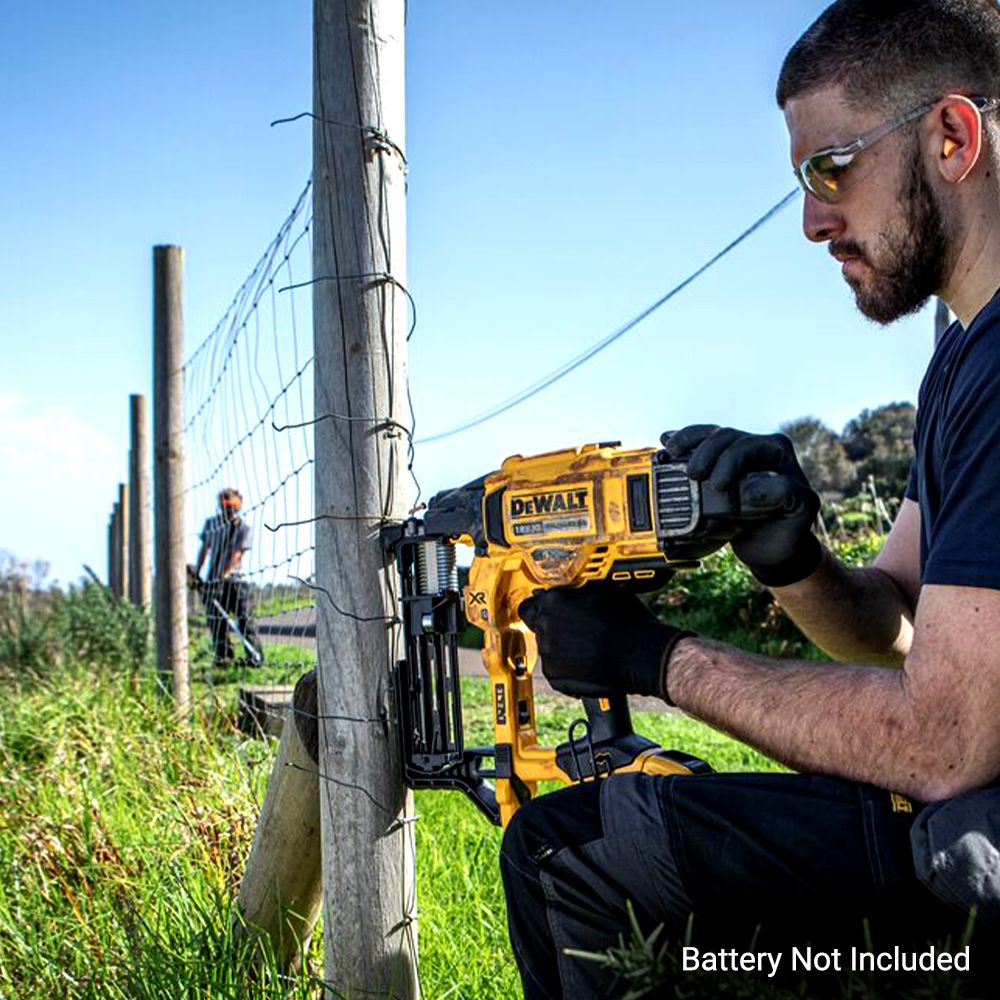 DeWalt DCFS950N-XE 18V XR Li-ion Cordless Brushless Fencing Stapler ...