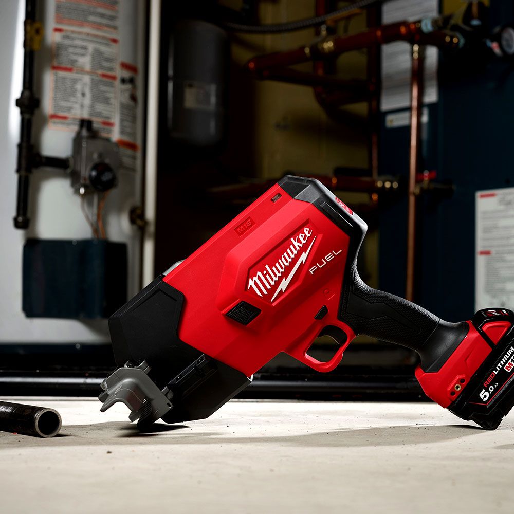 Milwaukee M18FPCS0 18V Li-ion Cordless Steel Pipe Cutter - Skin Only